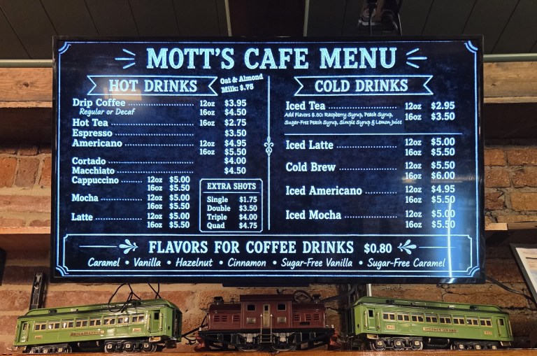 Photos: Mott’s Market Opens | CAPITOL HILL CORNER